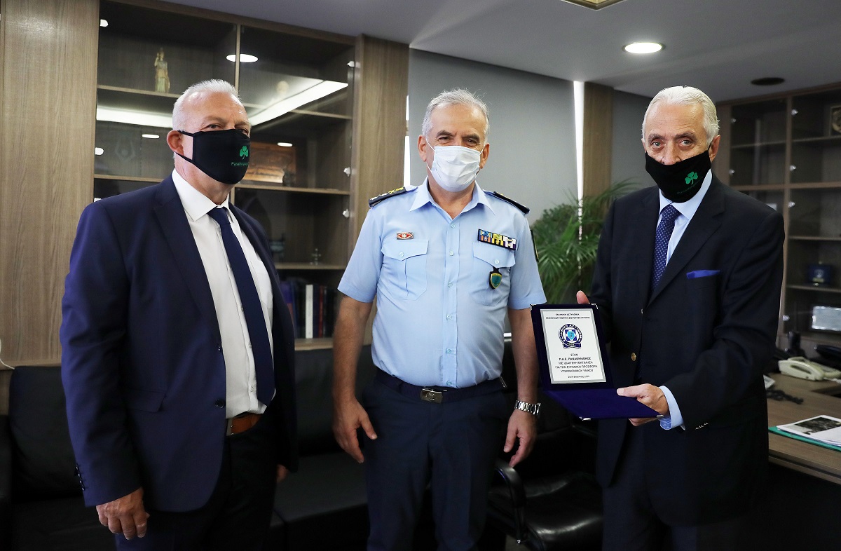 ΠΑΡΑΔΟΣΗ ΥΓΕΙΟΝΟΜΙΚΟΥ ΥΛΙΚΟΥ ΣΤΗ ΓΑΔΑ | PANATHINAIKOS FC OFFICIAL WEB SITE