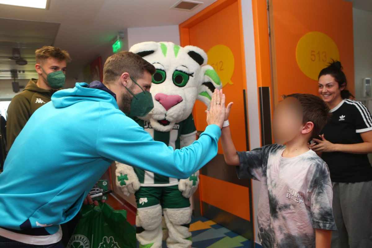ΜΟΙΡΑΣΑΝ ΧΑΜΟΓΕΛΑ, ΔΩΡΑ ΚΑΙ ΑΙΣΙΟΔΟΞΙΑ | PANATHINAIKOS FC OFFICIAL WEB SITE