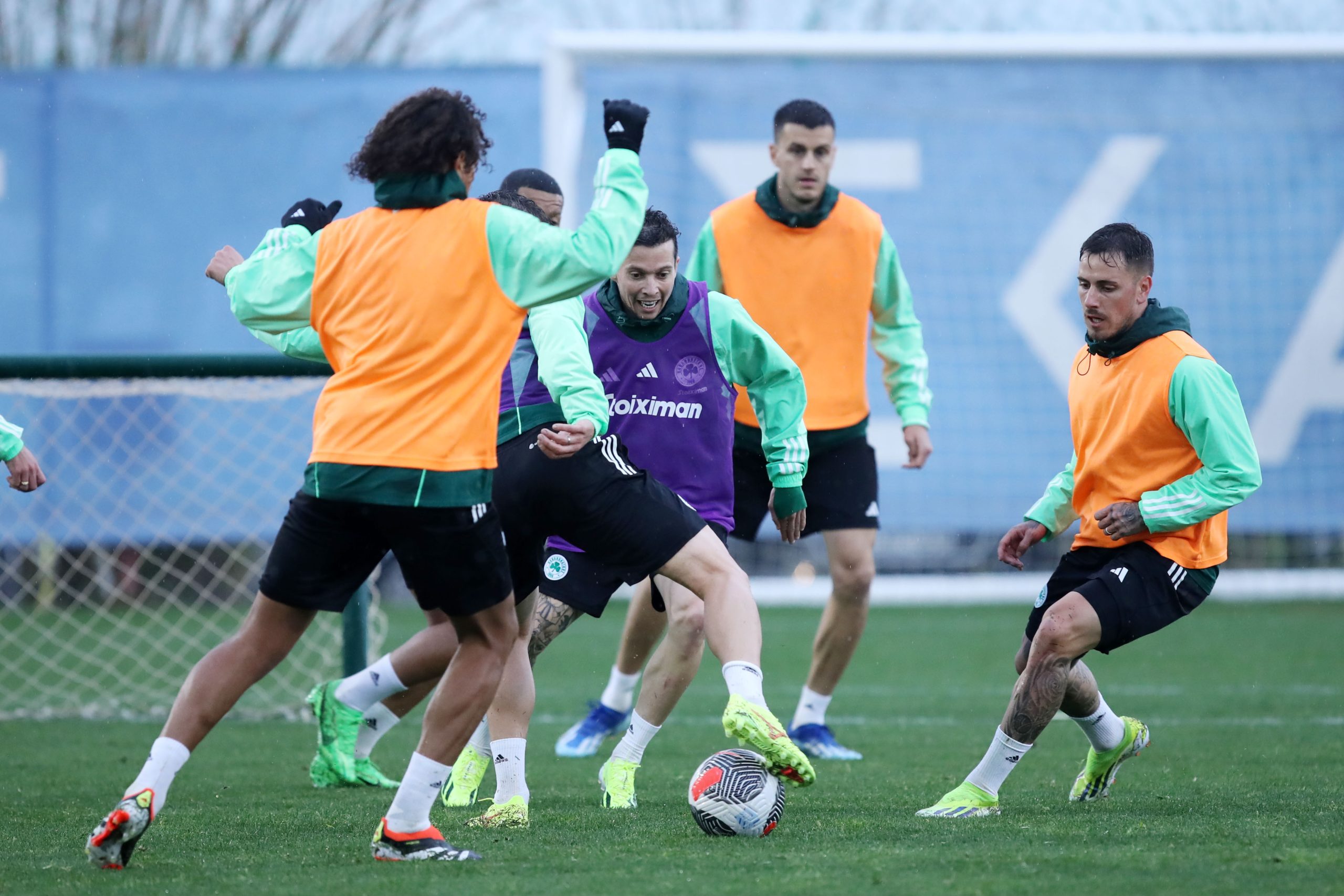 ΠΑΙΧΝΙΔΙ ΣΤΟ ΜΙΣΟ ΓΗΠΕΔΟ | PANATHINAIKOS FC OFFICIAL WEB SITE