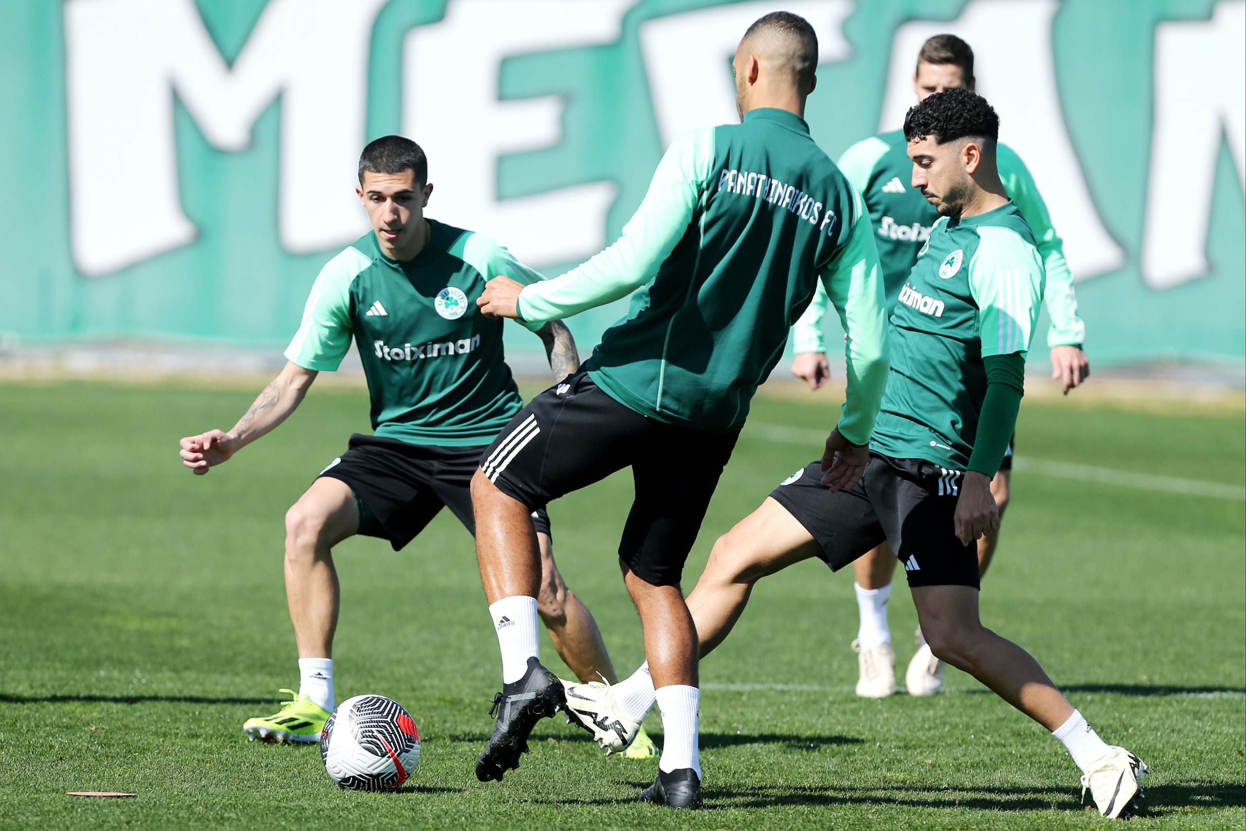 ΠΑΙΧΝΙΔΙ ΣΕ ΠΕΡΙΟΡΙΣΜΕΝΟ ΧΩΡΟ | PANATHINAIKOS FC OFFICIAL WEB SITE