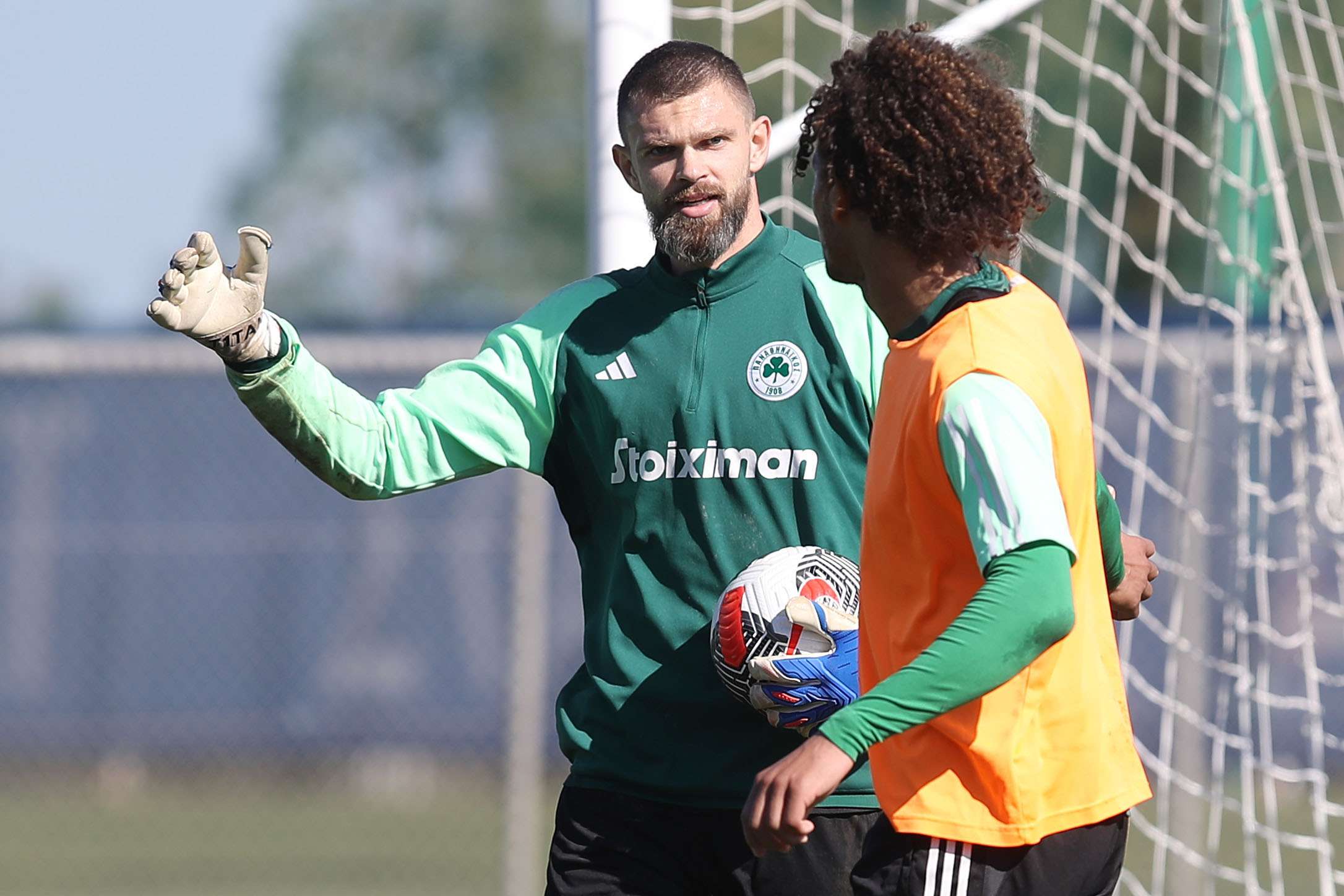 ΠΑΙΧΝΙΔΙ ΣΤΟ ΜΙΣΟ ΓΗΠΕΔΟ | PANATHINAIKOS FC OFFICIAL WEB SITE