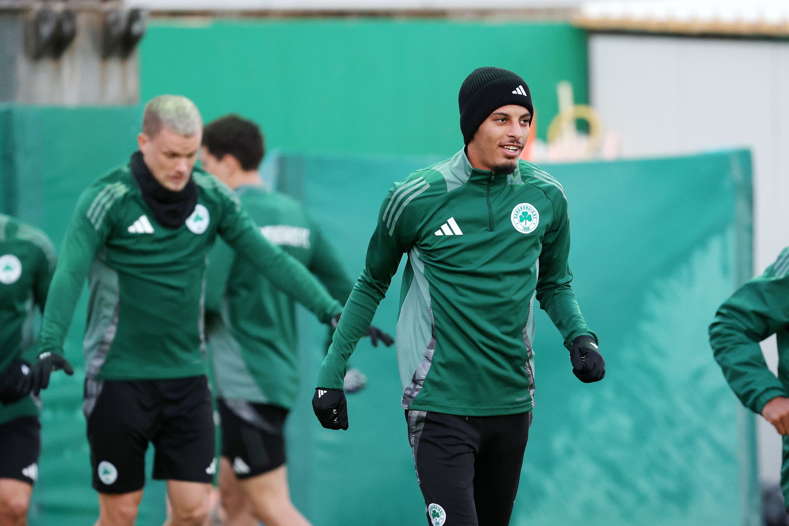ΠΑΙΧΝΙΔΙ ΣΤΟ ΜΙΣΟ ΓΗΠΕΔΟ | PANATHINAIKOS FC OFFICIAL WEB SITE